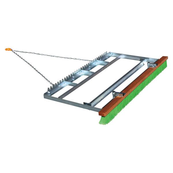レーキ部で固く締まったグランドを掘り起こして、転圧アングルとブラシで２段階にかけて凹凸をならす事により、しっかりきれいに仕上ます。牽引用フック付。[商品詳細]●サイズ：幅１８０ｃｍ×長さ９５ｃｍ×高さ２０ｃｍ●自重：７５ｋｇ●材質：ブラシ／...