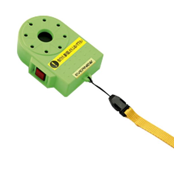 ボタンを押すと音が鳴ります。口をつけないので衛生的です  こちらの商品は返品、交換はお受けしかねますのでご了承ください。[商品詳細]●サイズ（ｃｍ）：長さ 8.5 ｘ幅 5.6 ｘ厚さ 2.3●材質：ＡＢＳ樹脂●音量： 125 ｄＢ●電池角...