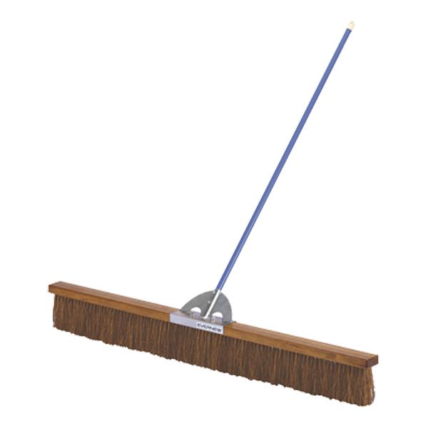 穴開きバーエンド仕様。収納時には柄の先端の穴に紐を通してフックなどに掛けてください。[商品詳細]●サイズ（ｃｍ）：長さ 152 ｘ幅 150 、毛長： 14 ｃｍ●自重： 5 ｋｇ●材質 / ブラシ：シダ、柄：スチール●日本製[その他]各種...