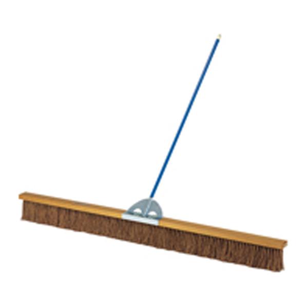 穴開きバーエンド仕様。収納時には柄の先端の穴に紐を通してフックなどに掛けてください。[商品詳細]●サイズ（ｃｍ）：長さ 152 ｘ幅 180 、毛長： 14 ｃｍ●自重： 5.5 ｋｇ●材質 / ブラシ：シダ、柄：スチール●日本製[その他]...