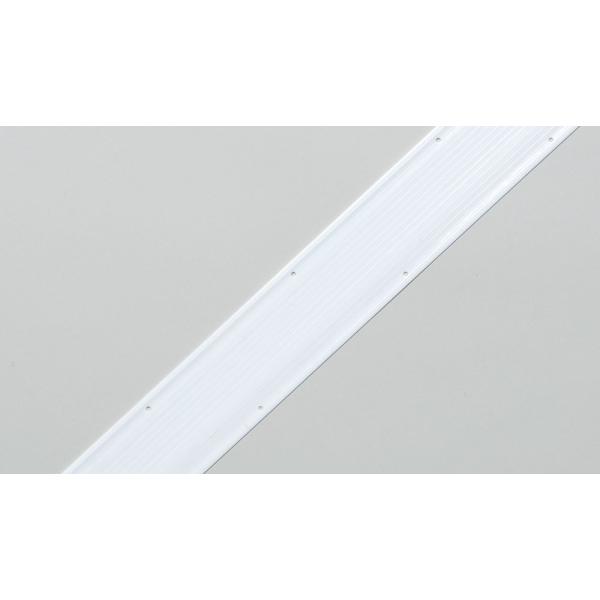 低密度ポリエチレンテープは引張強度に優れ、燃やしても有害な物質を発生しない環境対応テープ[商品詳細]●材質：低密度ポリエチレン●サイズ：幅５０ｍｍ×厚さ１．４ｍｍ×５０ｍ●重さ：２．６ｋｇ●穴間７ｃｍ、球技コート用●伸びにくい素材で、施工性...