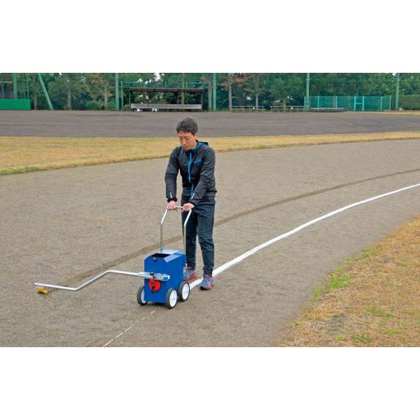 お手持ちのライン引きにセットするだけで、等間隔の下書きを作りながらラインを引くことができるようになります。[商品詳細]●素材：アルミ直径３０ｍｍ●サイズ：全長１４６×幅８ｃｍ●重量：１．５ｋｇ●コース幅調整可能：１ｍ・１．１ｍ、１．２ｍ[そ...