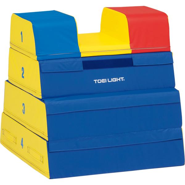 やわらかな感触と凹型の頭部が「できそう！」の気持ちを引き出す跳び箱です。[商品詳細]●素材：外被／ターポリン、頭部／エステル防水帆布、芯材（１・２段目）／半硬質ウレタン、３・４段目／合成スポンジ●サイズ：下幅８５（上幅３５）×奥行８０×高さ...