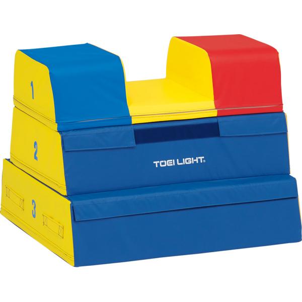 やわらかな感触と凹型の頭部が「できそう！」の気持ちを引き出す跳び箱です。[商品詳細]●素材：外被／ターポリン、頭部／エステル防水帆布、芯材（１・２段目）／半硬質ウレタン、３段目／合成スポンジ●サイズ：下幅７５（上幅３５）×奥行８０×高さ６０...