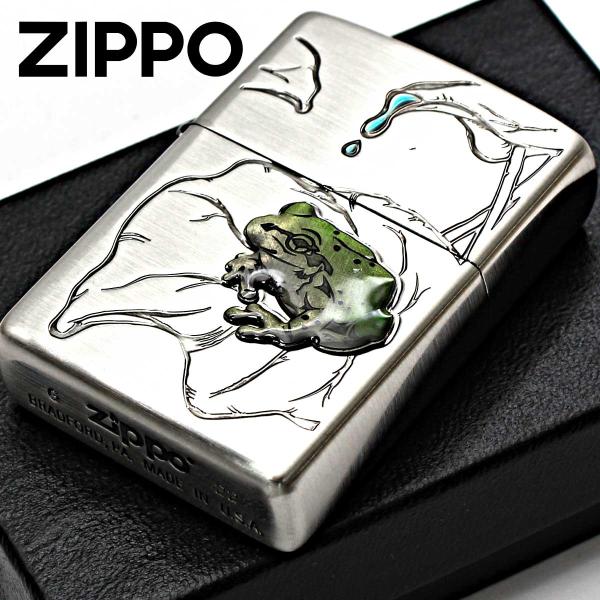 縁起物として人々に愛される「蛙」のZIPPOです。『人をむかえる』・『幸せをむかえる』・『無事かえる』・『金かえる』・『雨を呼ぶ（豊作）』・『子宝に恵まれる（卵をたくさん産む）』etc・・・葉っぱの上でジッとするアマガエルに雨雫が滴り落ちる...