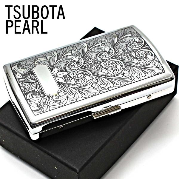 アラベスク柄のシガレットケース。使いやすい大きさ。スタンダードな85mmサイズのタバコを合計10本収納できます。裏面はサテン仕上げ。ケースサイズ：52×86ｘ19mm材質：真鍮製｜ニッケルプレーン※シガレットケースはタバコをよりコンパクトに...