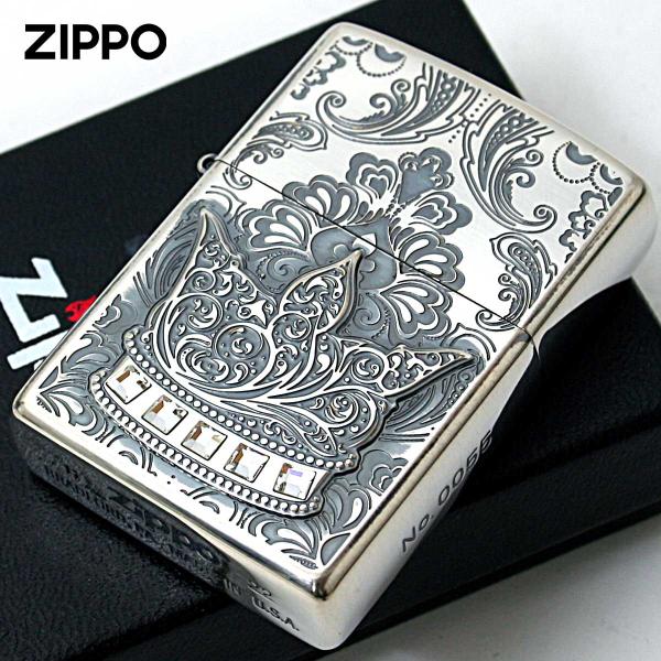 その名の通り「王冠（クラウン）」のメタルが貼り付けられたZIPPO。細かいアラベスク柄は、エッチングで表現。特殊な溶剤で酸化させてアンティーク感を演出。側面には、シリアル番号が刻印されております。あなただけの特別な逸品になるでしょう。ケース...