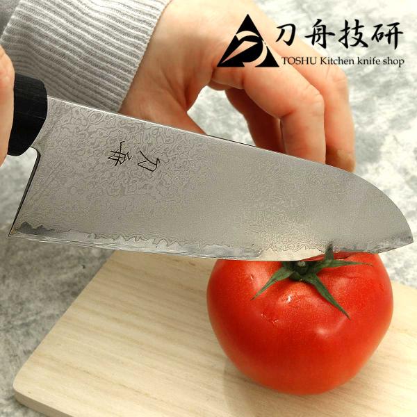 刀舟技研の刃物づくりの原点は「江戸の刀匠」の精神。昔ながらの手打包丁にこだわり、刀鍛冶の伝統製法を受け継ぐ製造技術。手作業で造り上げた包丁は研ぎや修繕によって新品同様によみがえらせる事が出来るため、末永く使い続けられるのも特長です。手間をお...