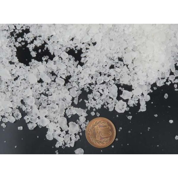 錦鯉が元気なくなった場合や、白点病・尾くされ病などの病気の治療薬と一緒に使用すると効果UPします。稚魚や当歳魚は0.5%（水量1ｔ当たり5Kｇ使用）塩水で飼育すると斃死率が下がります。塩の濃さを測るにはデジタル塩分濃度計あります。下段おすす...