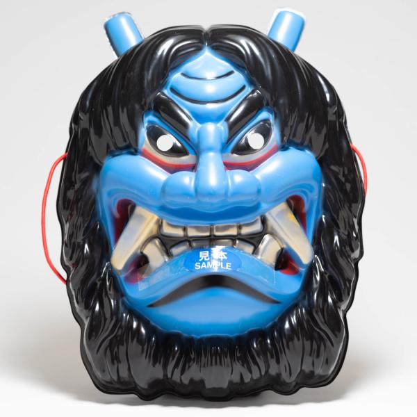 これであなたも「なまはげ」に！？迫力満点！秋田県・男鹿の民俗行事「なまはげ」のお面です。色は青と赤があり、こちらは「青」です。■製品素材：本体：PVC（中国製）、ひも：ポリエステル（中国製）、ストッパー：PP（中国製）■社名：秋田県産株式会...