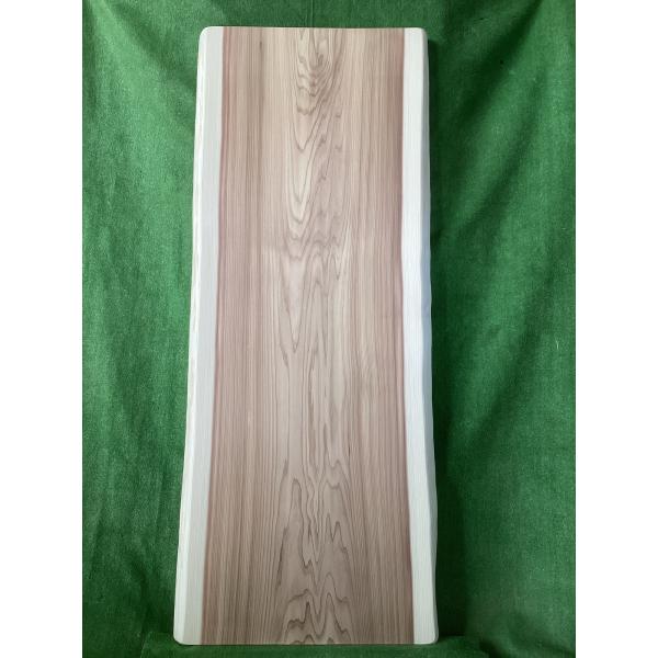 秋田県産の杉の一枚板です全長約175センチ上巾約64センチ中巾約63センチ下巾約67センチ板の厚み約5.7センチ重さ約27キロ乾燥材です直ぐに塗装が出来ます両耳、全面240番のサンダー仕上げ済みです沖縄、離島は別途送料がかかりますお問い合わ...