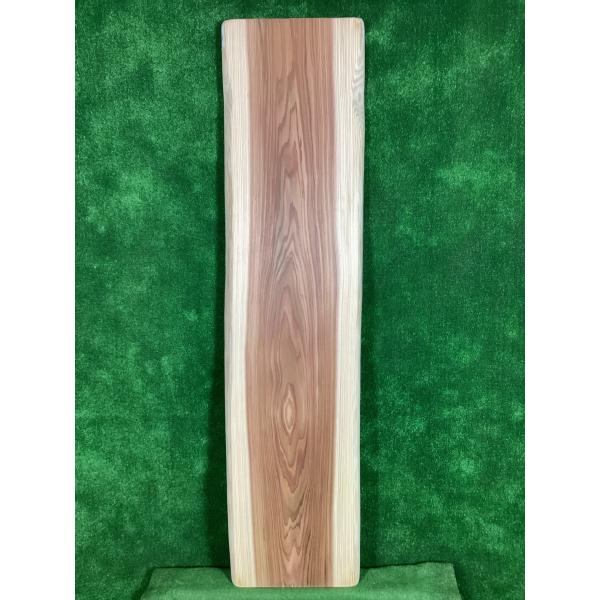 秋田県産の杉の一枚板です全長約155センチ上巾約34センチ中巾約34センチ下巾約34センチ板の厚み約4.2センチ重さ約9キロ乾燥材です直ぐに塗装が出来ます両耳、全面240番のサンダー仕上げ済みです沖縄、離島は別途送料がかかりますこの商品は、...