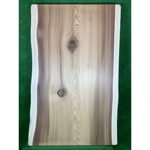 秋田県産の天然秋田杉の一枚板です全長約135センチ上巾約78センチ中巾約81センチ下巾約89センチ板の厚み約5.8センチ重さ約25キロ乾燥材です両耳、全面240番のサンダー仕上げ済みです直ぐに塗装が出来る段階まで仕上げてあります沖縄、離島は...