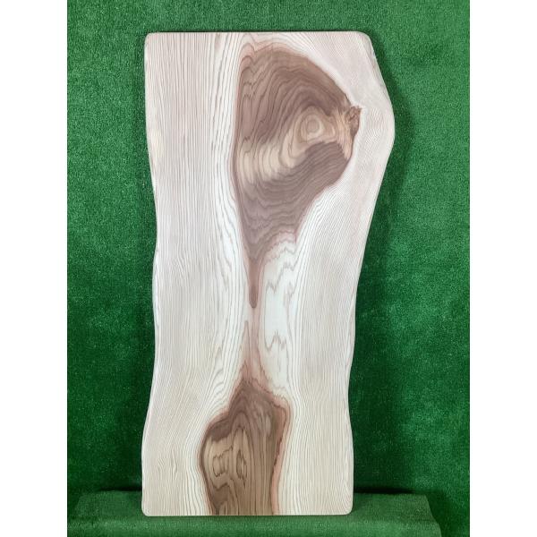 秋田県産の天然秋田杉の一枚板です全長約110センチ上巾約44センチ中巾約44センチ下巾約49センチ板の厚み約4.2センチ重さ約9キロ乾燥材です両耳、全面240番のサンダー仕上げ済みです直ぐに塗装が出来る段階まで仕上げてあります沖縄、離島は別...