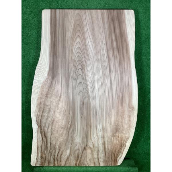 秋田県産の秋田杉の一枚板です全長約130センチ上巾約72センチ中巾約85センチ下巾約78センチ板の厚み約5.7センチ重さ約21キロ乾燥材です両耳、全面240番のサンダー仕上げ済みです直ぐに塗装が出来る段階まで仕上げてあります沖縄、離島は別途...