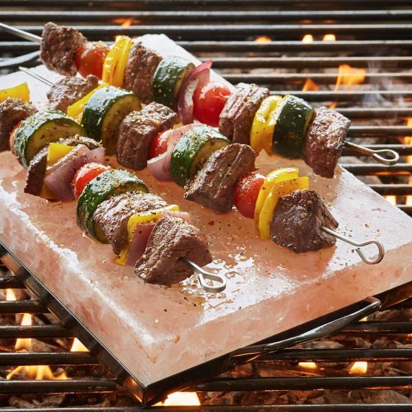 サイズ：約２０×３０×４ｃｍMark Bitterman※使用時は、直接本体を網の上に置いて使用もできますが、鉄板やアルミの上に置くと掃除も楽になります。※商品は岩塩となりますので、使用時割れる場合もございますのでその際はご了承下さい。※モ...