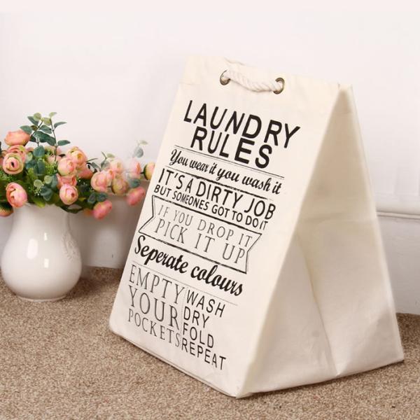 大容量のランドリーバッグ。使わないときは折りたたんで収納ができる。内側には撥水加工を施しており、汚れにくい仕様。おしゃれな見た目もGOOD!!●商品サイズ／重量（約）幅33・奥行33・高さ49(cm)／350ｇ●材質／綿、ポリエステル●原産...