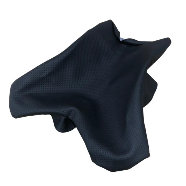 車種毎に専用の型から制作している全て国内自社生産のオリジナルシートカバーです。型の制作から生地の仕入れ裁断縫製までを一貫して自社で行っており、限りなく品質を追求したシートカバーとなっております。永くお使い頂けるよう、耐久性を考慮して厚めの生...