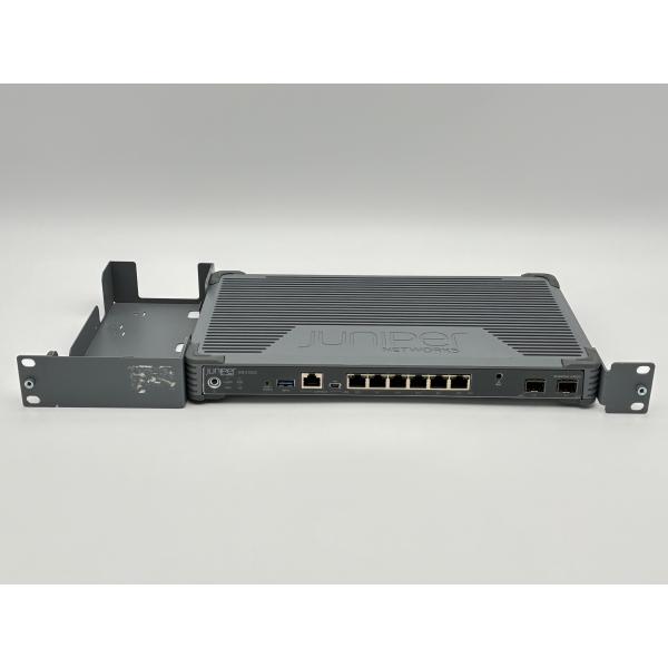 メーカー：Juniper Networks製品名：SRX300リビジョン：REV A筐体サイズ：1RUファイアウォール性能（ラージパケット）：1Gbpsファイアウォール性能（IMIX）：500MbpsファイアウォールPPS（64bytes）...