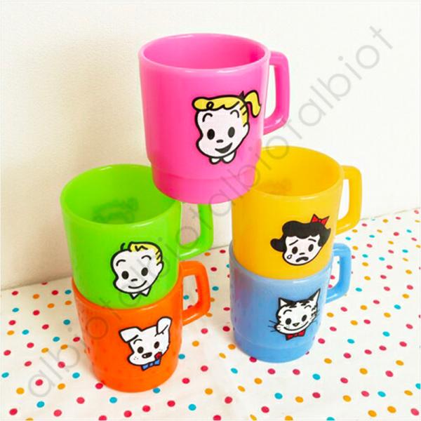 イギリスの童歌「マザーグース」をモチーフとして誕生した『OSAMU GOODS』のカラフルなプラカップです。軽く、割れにくいから子供用コップにオススメです。安心の日本製。