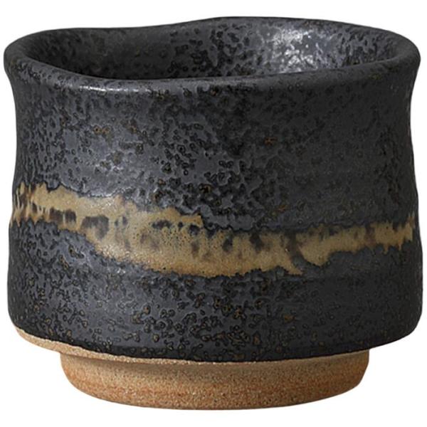 手になじみやすく使いやすい美濃焼の湯呑。絵柄にも一工夫施した湯呑で穏やかな時間を。奥深い質と色合いを楽しみながら、優雅なひとときを与えてくれることでしょう。長きにわたる伝統的な焼物の味わいをご堪能ください。商品サイズ：7×5.8cm土物商品...