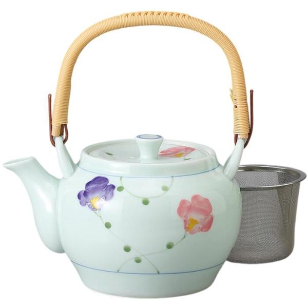 大勢の人数への呈茶に、効率の良い大きな土瓶をお使いください。麦茶・番茶・烏龍茶などいろんなお茶をたっぷり淹れられる。熱いお茶にも冷たいお茶にも最適。＜商品サイズ＞800cc＜材質＞磁器＜生産国＞日本（有田焼）ご注意：個装箱がない商品によりギ...
