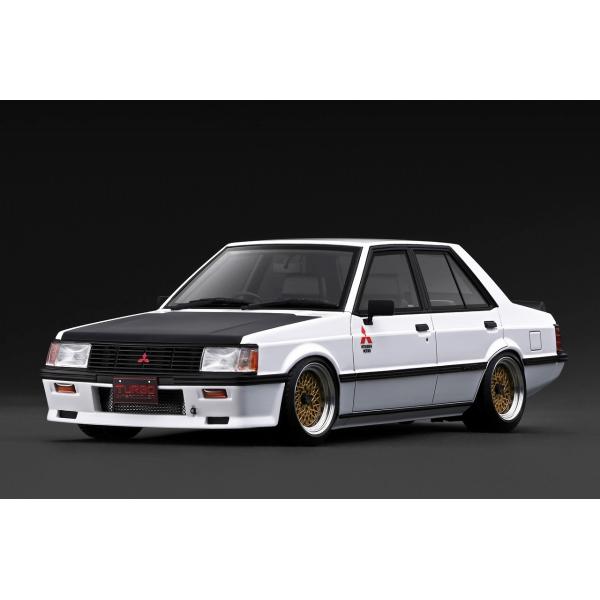 【発売日：2026年12月31日】「Lancer EX GSR Turbo (A175A) 」を1/18スケールレジンモデルで再現。ボディカラー：ホワイト。SSRメッシュタイプ15インチホイール(ポリッシュ＆ゴールド）を装着。ボンネット(マ...