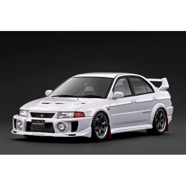 【発売日：2027年01月31日】「LANCER EVOLUTION V (CP9A) 」を1/18スケールレジンモデルで再現。ボディカラー：ホワイト。TE37タイプ 17インチホイール(ポリッシュ＆ガンメタリック）にローダウン仕様。純正エ...