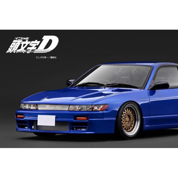 【発売日：2027年01月31日】コミックス版『頭文字D』に登場する「佐藤真子＆沙雪」の愛車「Nissan Sileighty」を1/18スケールレジン素材でモデル化。ボディカラー：ブルー。17インチメッシュホイール（ポリッシュ＆ゴールド）...