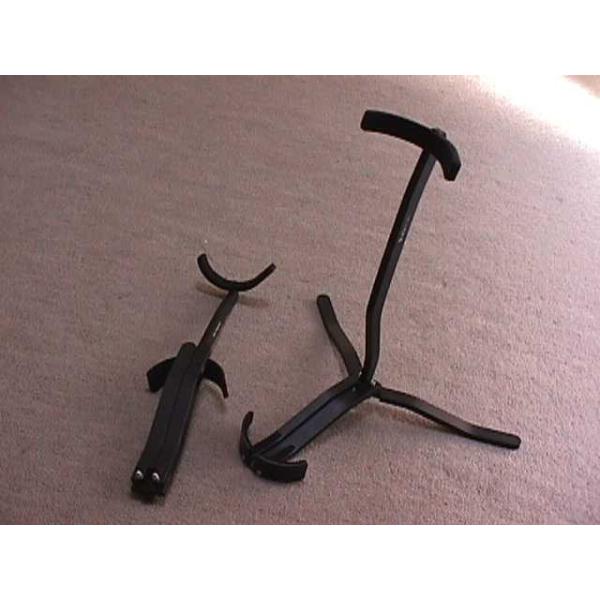 ドイツ・リーズンスタッフ社製のバスーンスタンド折り畳み式でコンパクト　軽量　約７５０ｇ組立時に脚が戻らないよう固定するストッパー搭載