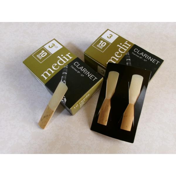 スペイン産の上質な材で丁寧に製作されたBbクラリネット用リードです。3.5番の10枚入りです。写真は2箱写っておりますが価格は1箱分の価格になっています。