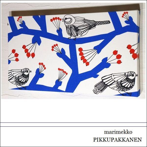 ■marimekko PIKKUPAKKANEN■designer：Maija Louekari■SIZE ：400×220×25mm　単品販売■付属品 ：ファブリックパネル専用フック、説明書枝にとまる小鳥たち。真っ赤な実をつけた枝が色鮮や...