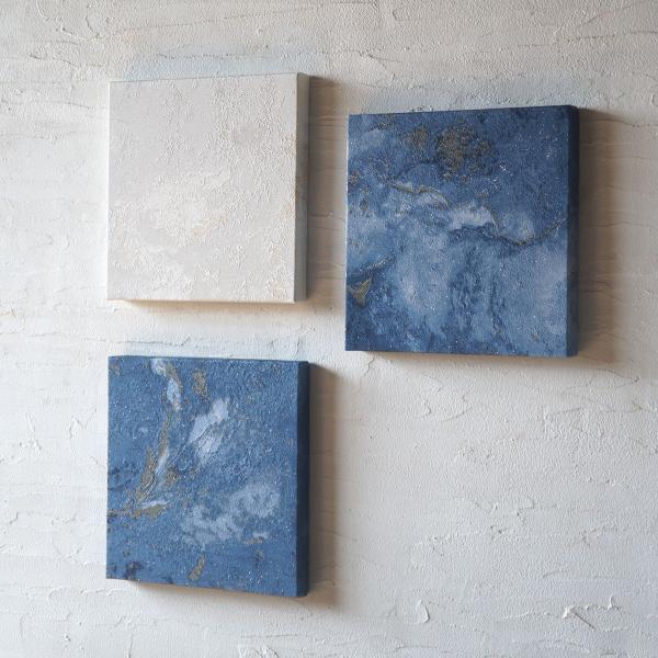 ■GALAXY アートパネル■SIZE ：200×200×20mm■付属品 ：丸ピンフック、説明書モダンなマーブルがラフな印象を与えます。ベージュベースと濃いブルーベースに所々シルバーラメが入った煌めくアートパネル。主張し過ぎずモダンな雰囲...