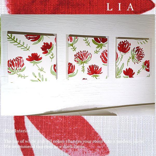 ■LIA リア■SIZE：400×400×25mm３枚組■付属品：ファブリックパネル専用フック、説明書水彩画調で描かれた濃淡のある花びらがほんわりとした印象に。優しい風合いも魅力。ラテン語で「リア」とは花束の意味。色使いとベースと花のバラン...