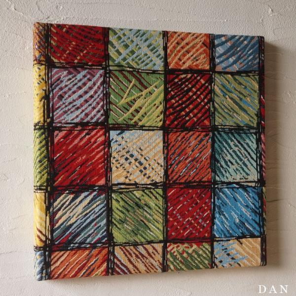 ファブリックパネル アートパネル アリス■DAN■SIZE　300×300×25mm■付属品 ファブリックパネル専用フック、説明書格子の中にフリーハンドで描かれたラインのシンプルなデザイン。こちらはプリントではなくゴブラン織りのファブリック...