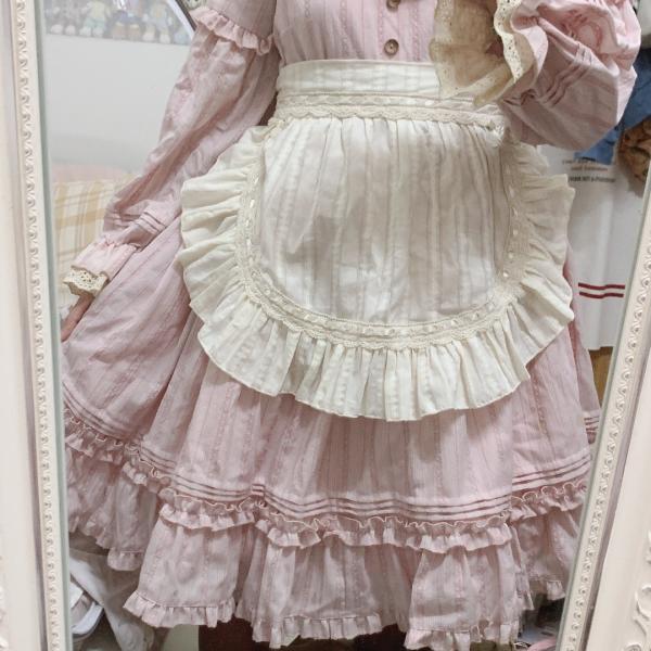 可愛いミニエプロンは、ワンピースに重ねてレイヤードスタイルでどうぞ♪ジャガードコットン素材なので、着心地快適です☆■お届けについて即納（2−5日でのお届け）関連キーワードロリータ ゴスロリ ゴシック ロリィタ フェミニン 華ロリ ゴシックロ...