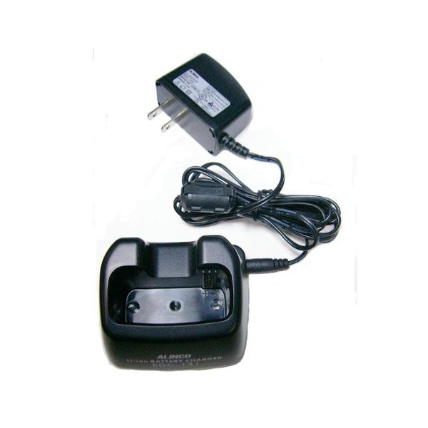 【インボイス対応済】EBP-60を約3時間でフル充電します。 充電に使わないときは、ACアダプター(EDC-122)だけを外部電源ジャックに差し込んでAC電源で無線機を運用することもできます。 【ご注意】アマチュア無線機のDJ-S12/DJ...