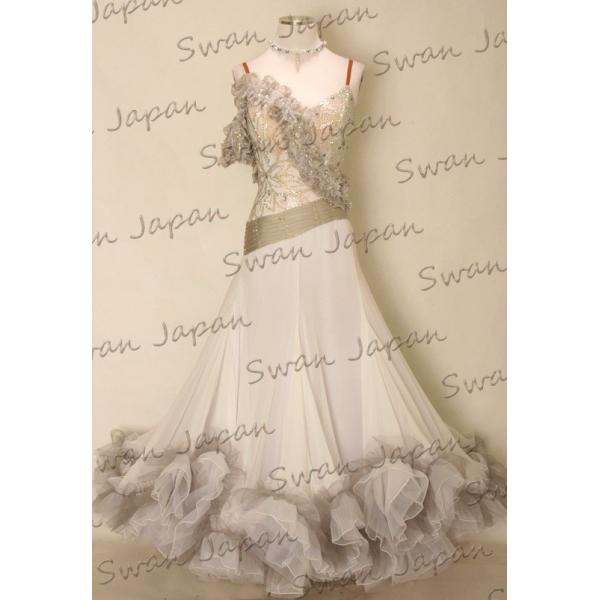 ※　こちらのドレスは、クリスアンのジョーゼット生地を使用しております。ＡＵドレスは、ハイクオリティーでゴージャスな競技用・デモ用ドレスです。エレガントなデザインが多く、スカートの円周もたっぷり取ってありますので、ドレスがよく踊ります。スカー...