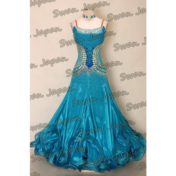 ※　こちらのドレスは、クリスアンのサテンシフォン生地を使用しております。ＡＵドレスは、ハイクオリティーでゴージャスな競技用・デモ用ドレスです。エレガントなデザインが多く、スカートの円周もたっぷり取ってありますので、ドレスがよく踊ります。スカ...