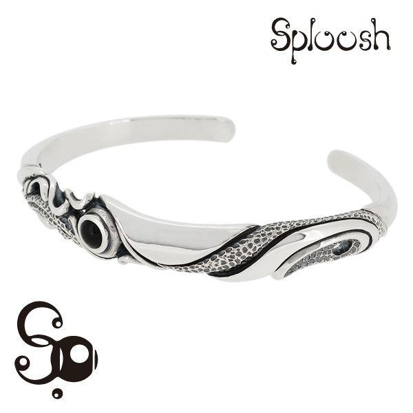 【Sploosh/スプルーシュ】メンズ ブランド バングル ブレスレット細身なシルエットの中に動きのあるラインと鏡面が融合したバングル。彫り込まれた曲線は、オニキスを中心に緩やかに波立ち、うねり、躍動するようなデザインです。スリムでありなが...