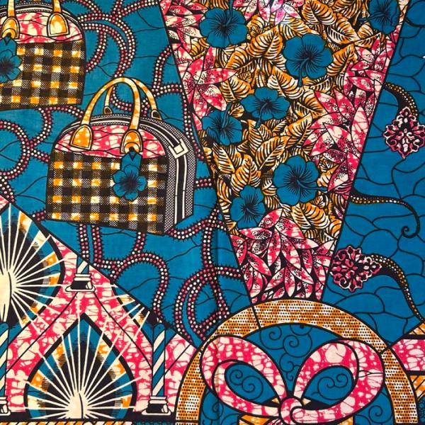 サイズは約 幅110cm×50cmでのお届けになります。数量『2』で約 幅110×100cm　可能な限り繋ぎのままお届けします。＊アフリカ生地の特徴＊生地には最後にワックス加工が施されております。水洗いする事ででワックスは落とす事が出来ます...