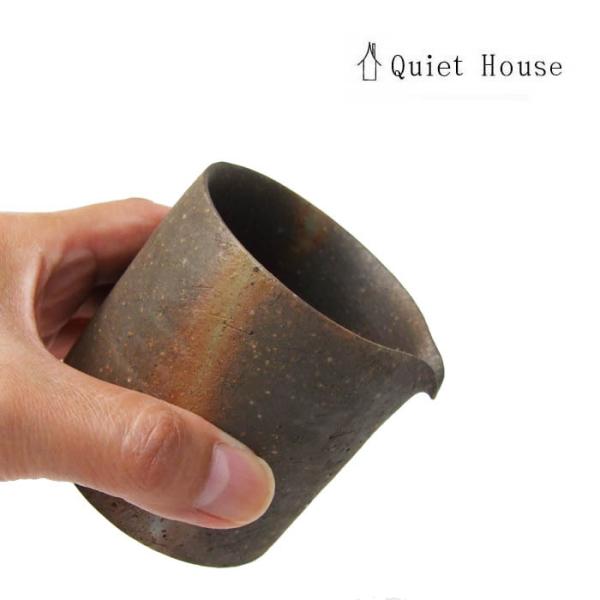 備前焼安定感あるフォルムと美しい色合いが高級感を漂わせています和洋、いづれの料理にも馴染むお洒落なフォルムです。サイズ (約):高さ7.5cm　直径8cm(底面)　※多少の誤差はご容赦下さい。制作　Quiet House  その他　登り窯焚...