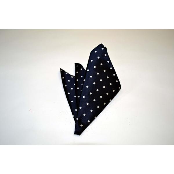 日本製：京都西陣織：シルク100％細やかな縫製。縁縫いの幅0.3cm生地がとてもしっかりしているので、ポケットの下に沈むこともなくふわっとした感じに仕上がります。ポケットチーフ（1辺）：30cm