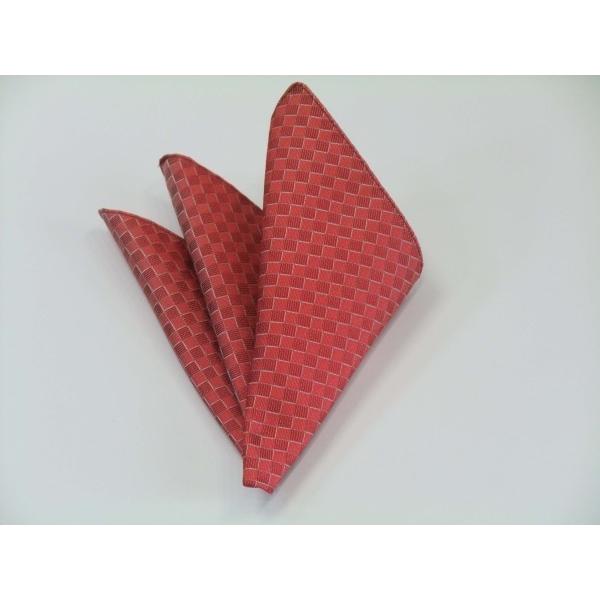 日本製：京都西陣織：シルク100％細やかな縫製。縁縫いの幅0.3cm生地がとてもしっかりしているので、ポケットの下に沈むこともなくふわっとした感じに仕上がります。ポケットチーフ（1辺）：30cm