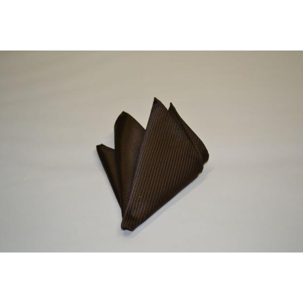 日本製 MADE IN JAPAN メイドインジャパン：京都西陣織シルク100％細やかな縫製。縁縫いの幅0.3cm生地がとてもしっかりしているので、ポケットの下に沈むこともなくふわっとした感じに仕上がります。ポケットチーフ（1辺）：23cm