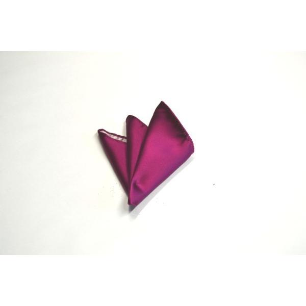 日本製：京都西陣織：シルク100％細やかな縫製。縁縫いの幅0.3cm生地がとてもしっかりしているので、ポケットの下に沈むこともなくふわっとした感じに仕上がります。ポケットチーフ（1辺）：30cm