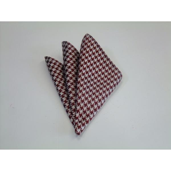 日本製 MADE IN JAPAN メイドインジャパン：京都西陣織シルク100％細やかな縫製。縁縫いの幅0.3cm生地がとてもしっかりしているので、ポケットの下に沈むこともなくふわっとした感じに仕上がります。ポケットチーフ（1辺）：23cm