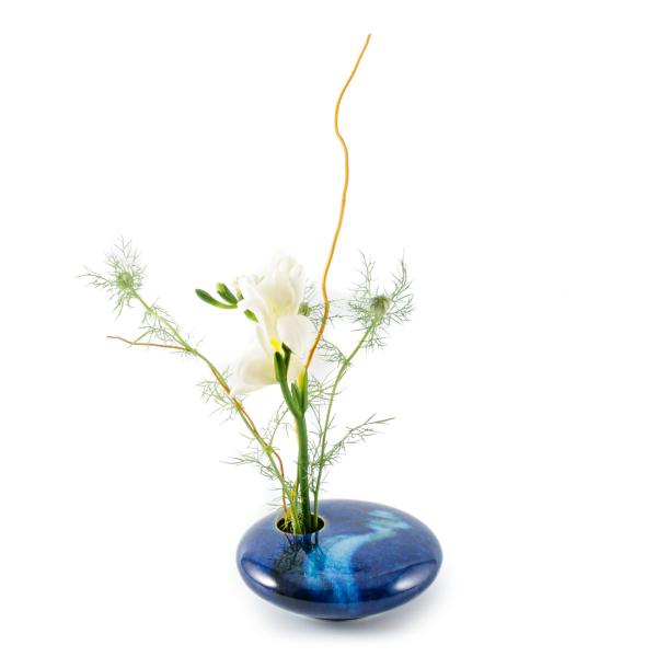 商品名: Georgetown Pottery 小さな丸い池花瓶 青い波 Georgetown Pottery Small Round Ikebana Flower Vase, Blue Waveブランド: Georgetown Potte...