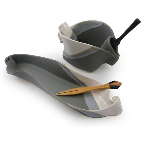 商品名: Contemporaryツイスト2ピースハンドメイド陶器アペタイザーAppetizer Serving Dish Set inグレーホワイト Contemporary Twist 2-Piece Handmade Pottery ...