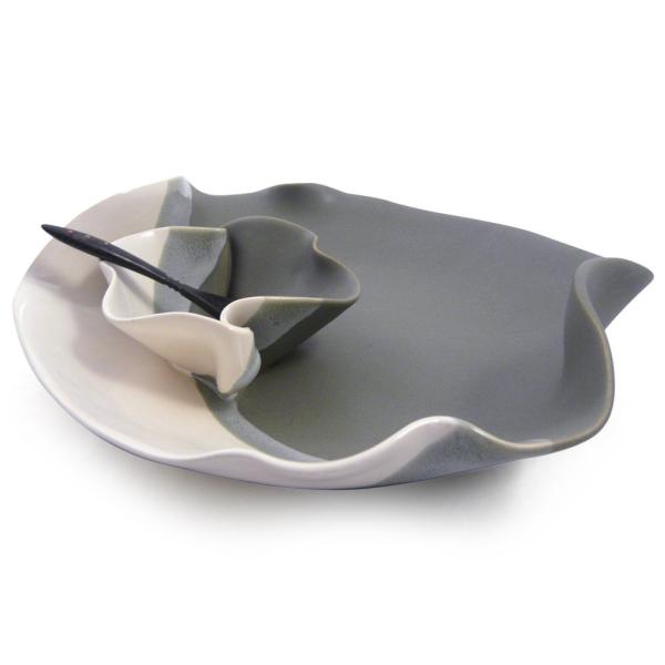 商品名: ContemporaryツイストChip and Dip Tray Dish inグレーホワイト、ハンドメイド陶器 Contemporary Twist Chip and Dip Tray Dish in Grey White, ...